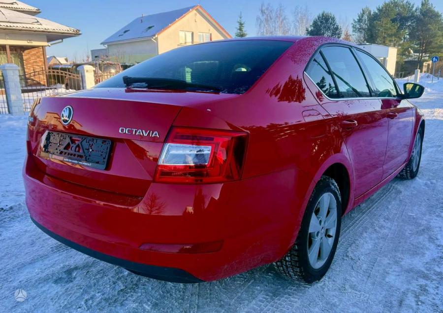 Red Skoda Octavia 2014 in Panevezys, with an engine capacity of 1.40 L and mileage of 190 thousand km for 6760 €, photo 4 on AUTOMOTO.COM.LV