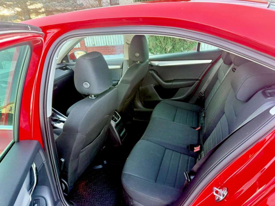 Red Skoda Octavia 2014 in Panevezys, with an engine capacity of 1.40 L and mileage of 190 thousand km for 6760 €, photo 8 on AUTOMOTO.COM.LV