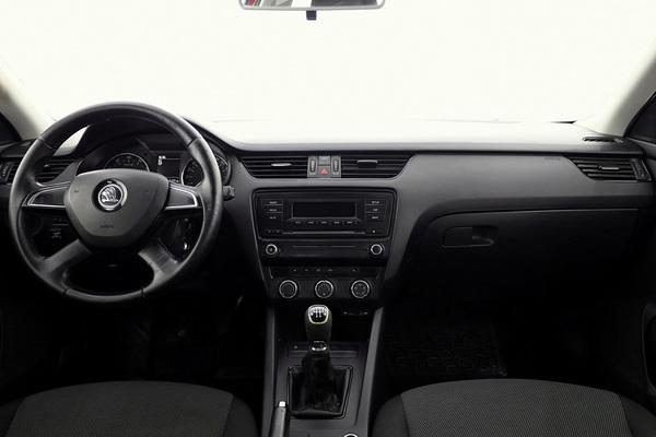 Red Skoda Octavia 2014 in Tallinn, with an engine capacity of 1.20 L and mileage of 469 thousand km for 2399 €, photo 5 on AUTOMOTO.COM.LV