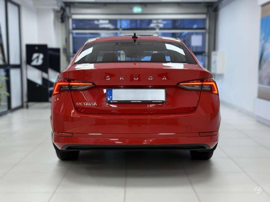 Red Skoda Octavia 2020 in Kaunas, with an engine capacity of 1.97 L and mileage of 197 thousand km for 14600 €, photo 6 on AUTOMOTO.COM.LV