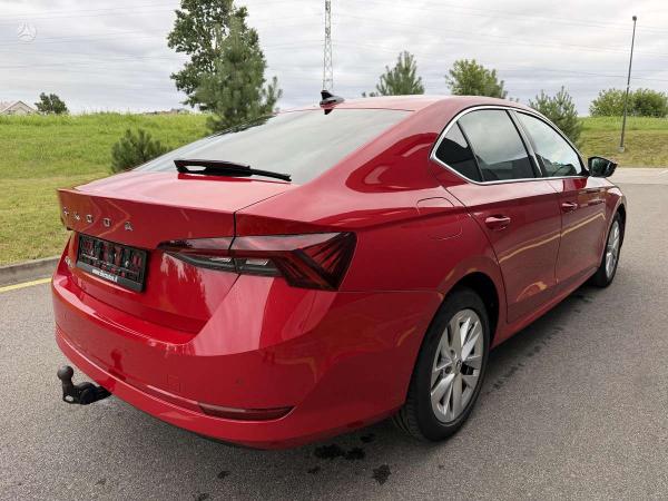 Red Skoda Octavia 2022 in Kaunas, with an engine capacity of 1.00 L and mileage of 171 thousand km for 12900 €, photo 5 on AUTOMOTO.COM.LV