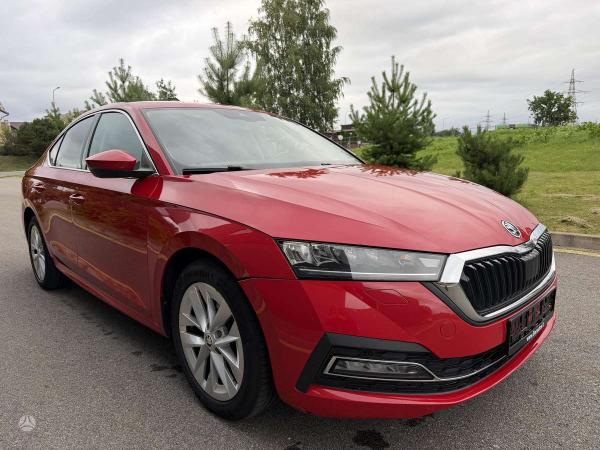 Red Skoda Octavia 2022 in Kaunas, with an engine capacity of 1.00 L and mileage of 171 thousand km for 12500 €, photo 5 on AUTOMOTO.COM.LV