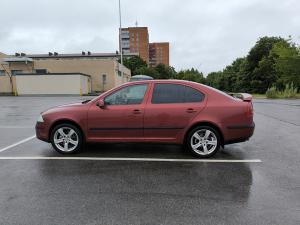 Sarkans Skoda Octavia 2006 Tallina, ar dzinēja tilpumu 1.90 L un nobraukumu 276 tūkst. km par 1500 €, foto 3 vietnē AUTOMOTO.COM.LV