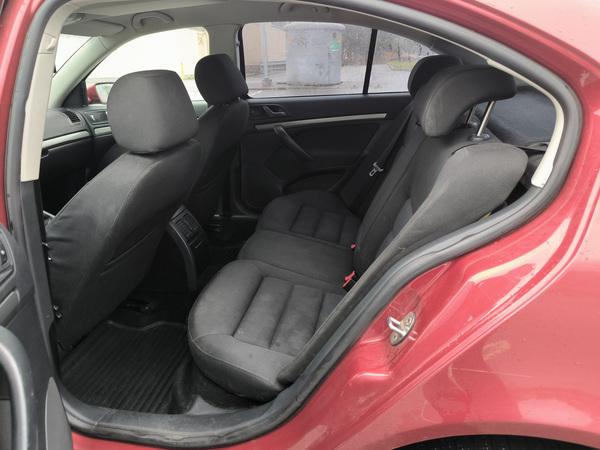 Red Skoda Octavia 2006 in Tallinn, with an engine capacity of 1.90 L and mileage of 276 thousand km for 1500 €, photo 9 on AUTOMOTO.COM.LV
