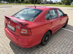 Red Skoda Octavia 2006 in Cesis, with an engine capacity of 2.00 L and mileage of 0 thousand km for 1250 €, photo 5 on AUTOMOTO.COM.LV
