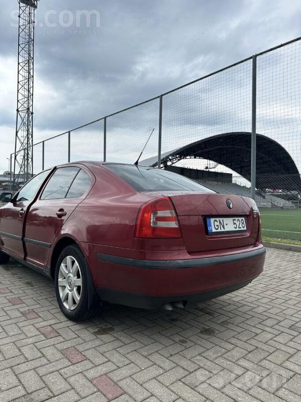 Red Skoda Octavia 2007 in Riga, with an engine capacity of 2.00 L and mileage of 307 thousand km for 1800 €, photo 6 on AUTOMOTO.COM.LV