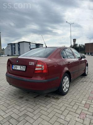 Sarkans Skoda Octavia 2007 Rīga, ar dzinēja tilpumu 2.00 L un nobraukumu 307 tūkst. km par 1800 €, foto 9 vietnē AUTOMOTO.COM.LV
