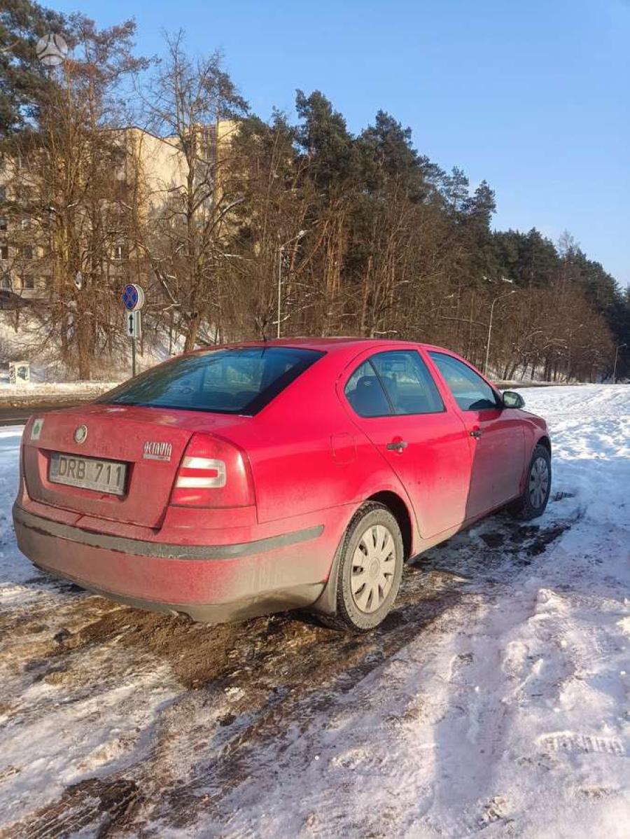 Sarkans Skoda Octavia 2008 Viļņa, ar dzinēja tilpumu 1.60 L un nobraukumu 191 tūkst. km par 1150 €, foto 4 vietnē AUTOMOTO.COM.LV