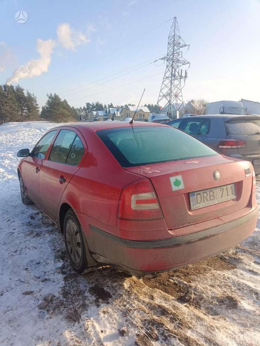 Sarkans Skoda Octavia 2008 Viļņa, ar dzinēja tilpumu 1.60 L un nobraukumu 191 tūkst. km par 1150 €, foto 5 vietnē AUTOMOTO.COM.LV