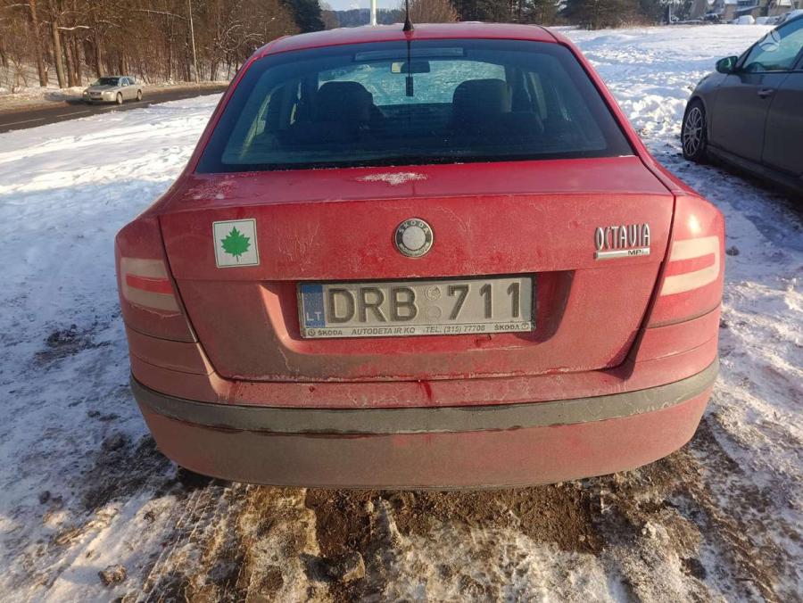 Sarkans Skoda Octavia 2008 Viļņa, ar dzinēja tilpumu 1.60 L un nobraukumu 191 tūkst. km par 1150 €, foto 6 vietnē AUTOMOTO.COM.LV