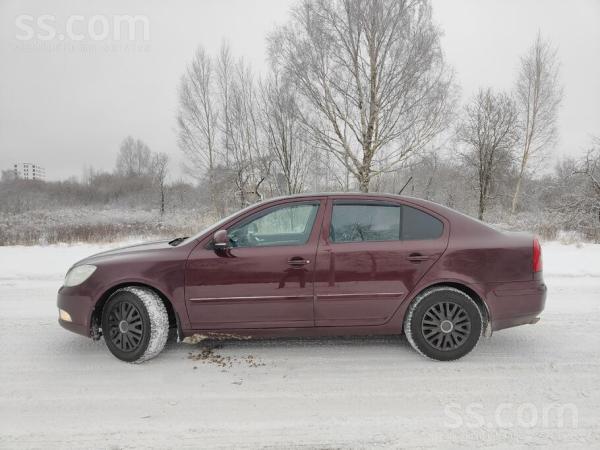 Red Skoda Octavia 2012 in Riga, with an engine capacity of 1.60 L and mileage of 271 thousand km for 2850 €, photo 4 on AUTOMOTO.COM.LV