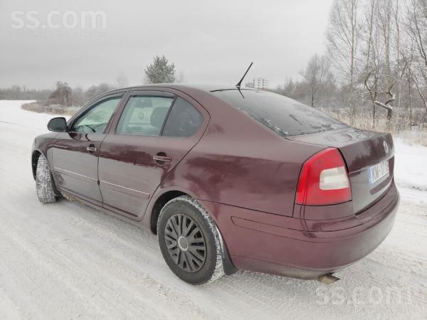 Red Skoda Octavia 2012 in Riga, with an engine capacity of 1.60 L and mileage of 271 thousand km for 2850 €, photo 7 on AUTOMOTO.COM.LV