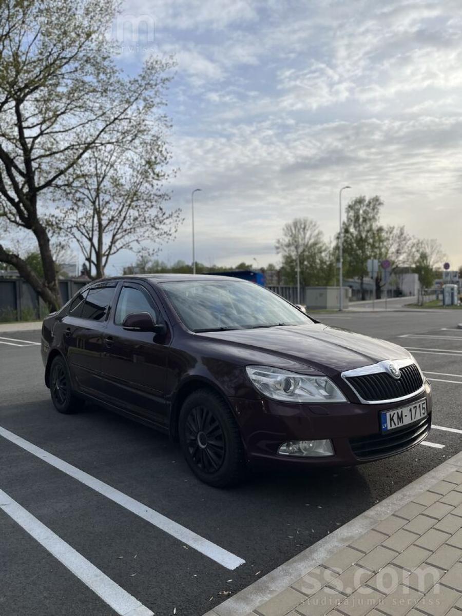 Red Skoda Octavia 2012 in Riga, with an engine capacity of 1.60 L and mileage of 274 thousand km for 2699 €, photo 1 on AUTOMOTO.COM.LV