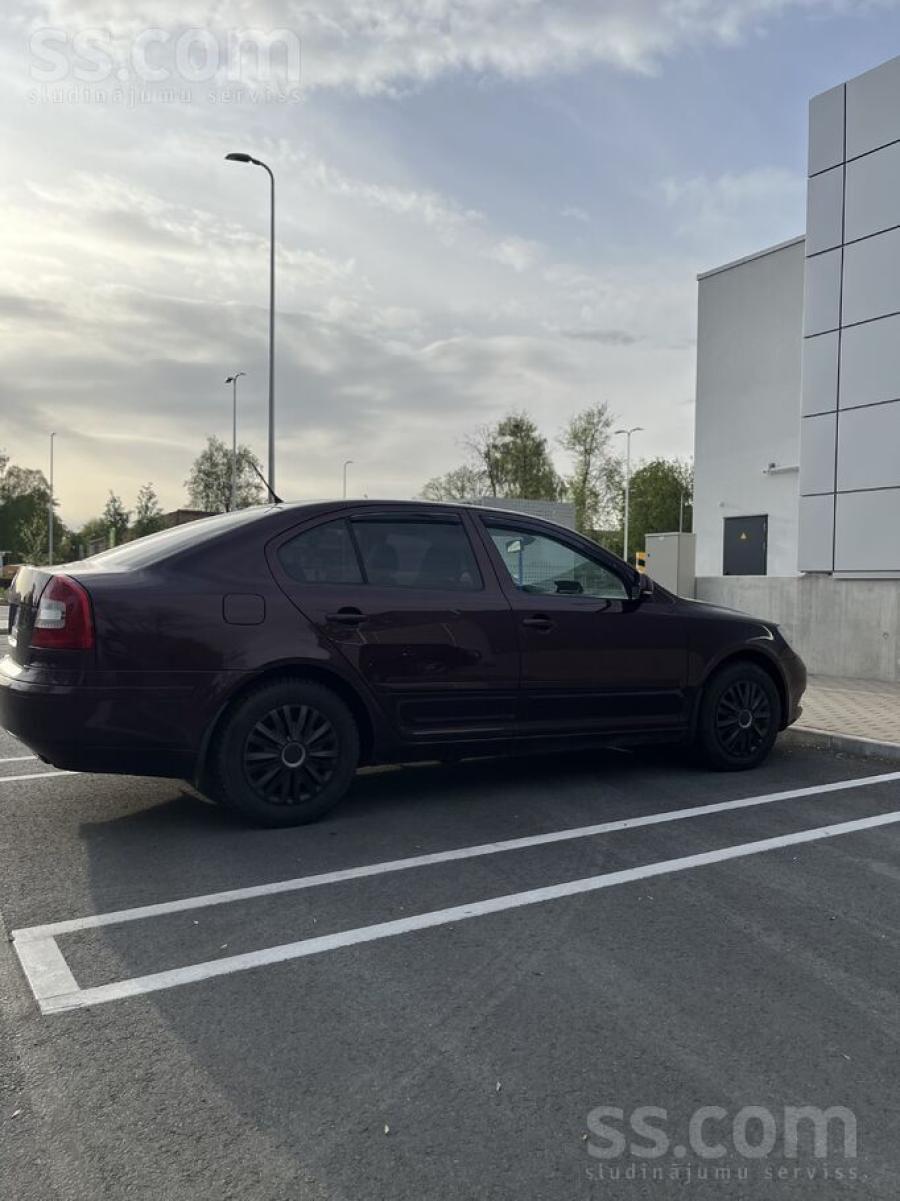 Red Skoda Octavia 2012 in Riga, with an engine capacity of 1.60 L and mileage of 274 thousand km for 2699 €, photo 3 on AUTOMOTO.COM.LV