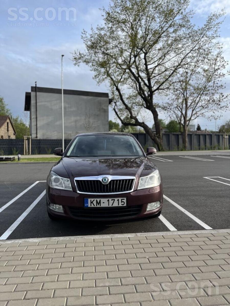 Red Skoda Octavia 2012 in Riga, with an engine capacity of 1.60 L and mileage of 274 thousand km for 2699 €, photo 5 on AUTOMOTO.COM.LV