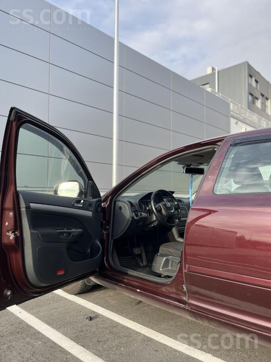 Red Skoda Octavia 2012 in Riga, with an engine capacity of 1.60 L and mileage of 274 thousand km for 2699 €, photo 8 on AUTOMOTO.COM.LV