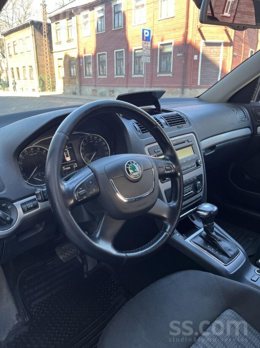Red Skoda Octavia 2012 in Riga, with an engine capacity of 1.60 L and mileage of 274 thousand km for 2699 €, photo 11 on AUTOMOTO.COM.LV