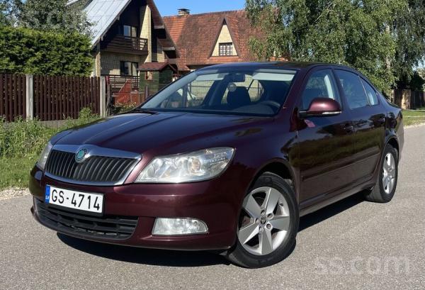 Sarkans Skoda Octavia 2012 Rīga, ar dzinēja tilpumu 1.60 L un nobraukumu 400 tūkst. km par 3750 €, foto 1 vietnē AUTOMOTO.COM.LV