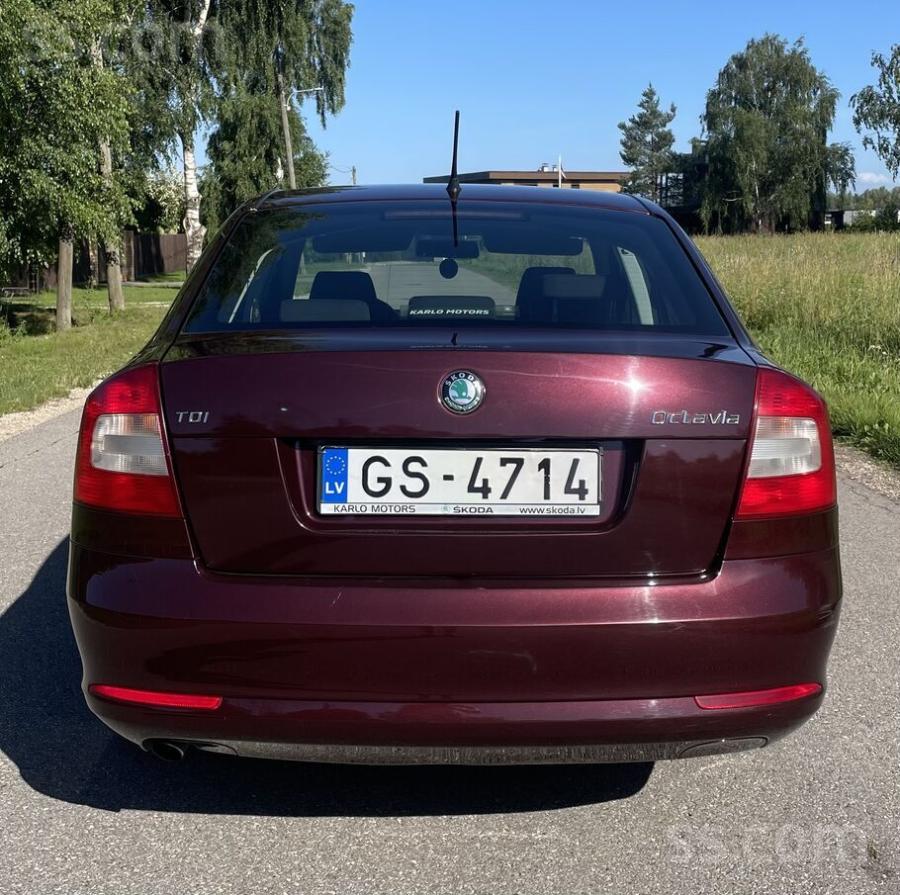 Red Skoda Octavia 2012 in Riga, with an engine capacity of 1.60 L and mileage of 400 thousand km for 3750 €, photo 4 on AUTOMOTO.COM.LV