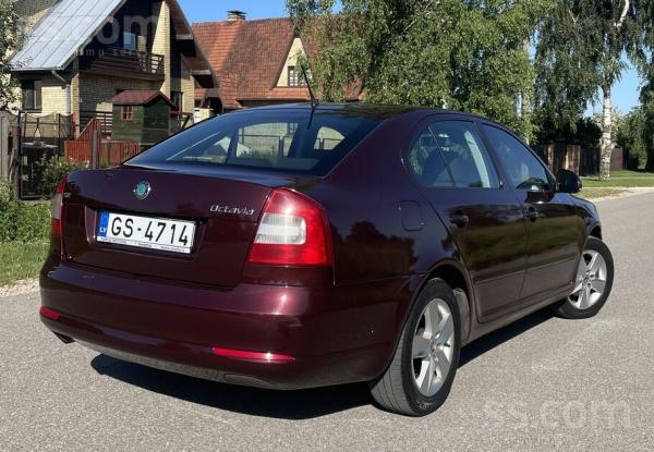 Sarkans Skoda Octavia 2012 Rīga, ar dzinēja tilpumu 1.60 L un nobraukumu 400 tūkst. km par 3750 €, foto 4 vietnē AUTOMOTO.COM.LV