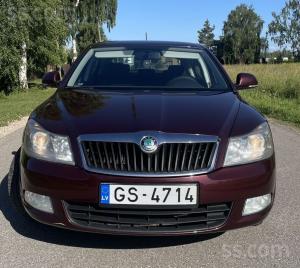 Red Skoda Octavia 2012 in Riga, with an engine capacity of 1.60 L and mileage of 400 thousand km for 3750 €, photo 8 on AUTOMOTO.COM.LV
