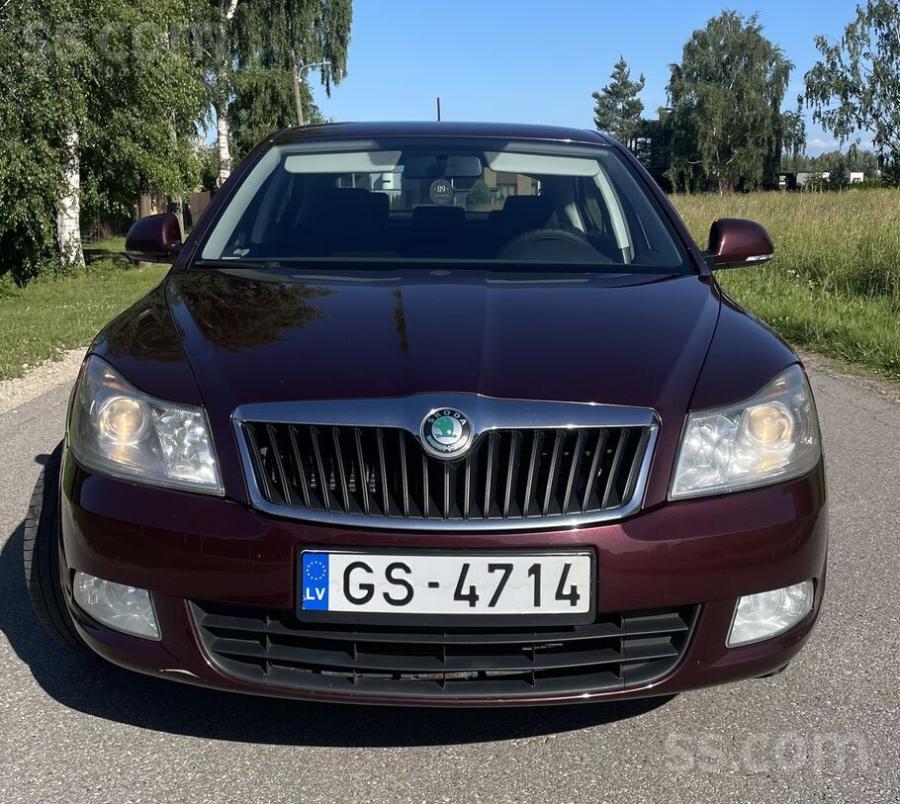 Red Skoda Octavia 2012 in Riga, with an engine capacity of 1.60 L and mileage of 400 thousand km for 3750 €, photo 8 on AUTOMOTO.COM.LV