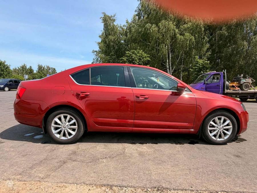 Sarkans Skoda Octavia 2015 Telšiai, ar dzinēja tilpumu 1.40 L un nobraukumu 119 tūkst. km par 7700 €, foto 5 vietnē AUTOMOTO.COM.LV