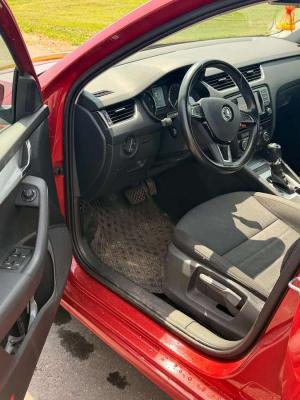 Sarkans Skoda Octavia 2015 Telšiai, ar dzinēja tilpumu 1.40 L un nobraukumu 119 tūkst. km par 7700 €, foto 12 vietnē AUTOMOTO.COM.LV