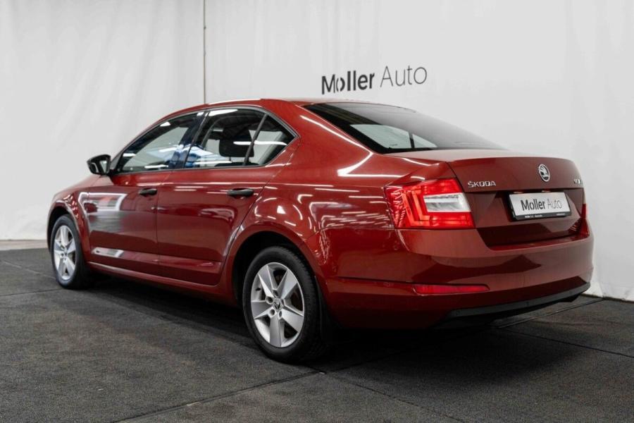 Sarkans Skoda Octavia 2016 Tallina, ar dzinēja tilpumu 1.20 L un nobraukumu 164 tūkst. km par 5900 €, foto 4 vietnē AUTOMOTO.COM.LV