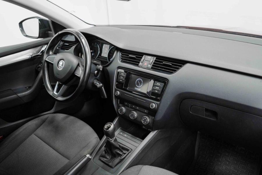 Sarkans Skoda Octavia 2016 Tallina, ar dzinēja tilpumu 1.20 L un nobraukumu 164 tūkst. km par 5900 €, foto 8 vietnē AUTOMOTO.COM.LV