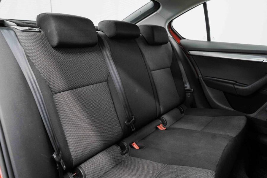 Sarkans Skoda Octavia 2016 Tallina, ar dzinēja tilpumu 1.20 L un nobraukumu 164 tūkst. km par 5900 €, foto 14 vietnē AUTOMOTO.COM.LV