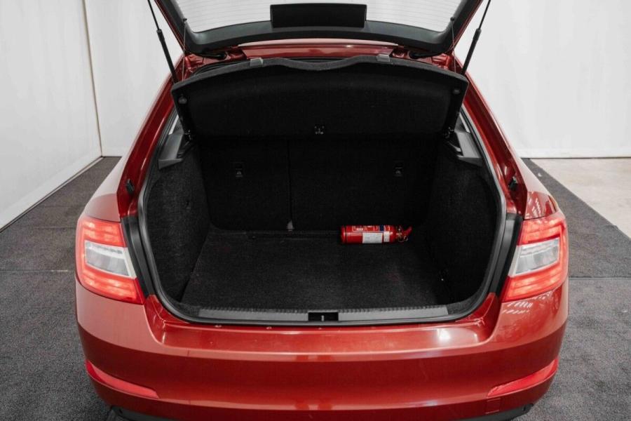 Sarkans Skoda Octavia 2016 Tallina, ar dzinēja tilpumu 1.20 L un nobraukumu 164 tūkst. km par 5900 €, foto 16 vietnē AUTOMOTO.COM.LV