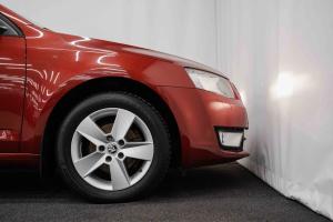 Sarkans Skoda Octavia 2016 Tallina, ar dzinēja tilpumu 1.20 L un nobraukumu 164 tūkst. km par 5900 €, foto 17 vietnē AUTOMOTO.COM.LV
