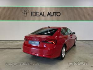 Red Skoda Octavia 2022 in Tallinn, with an engine capacity of 1.50 L and mileage of 137 thousand km for 13990 €, photo 5 on AUTOMOTO.COM.LV
