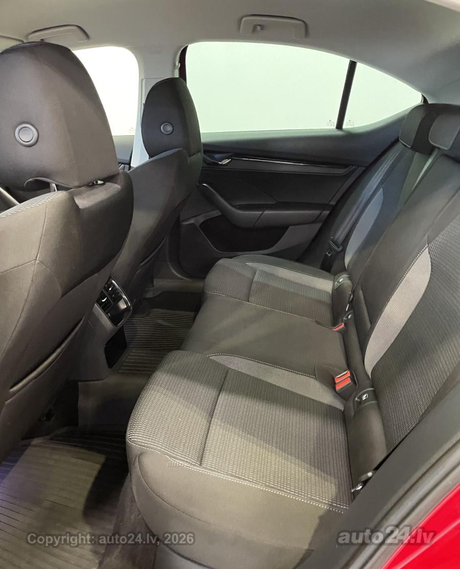 Red Skoda Octavia 2022 in Tallinn, with an engine capacity of 1.50 L and mileage of 137 thousand km for 13990 €, photo 9 on AUTOMOTO.COM.LV