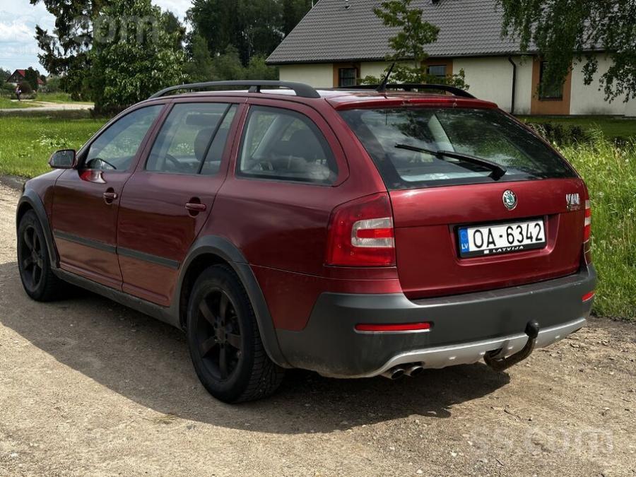 Red Skoda Octavia 2008 in Jekabpils, with an engine capacity of 2.00 L and mileage of 289 thousand km for 2200 €, photo 4 on AUTOMOTO.COM.LV
