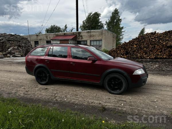 Red Skoda Octavia 2008 in Jekabpils, with an engine capacity of 2.00 L and mileage of 289 thousand km for 2200 €, photo 7 on AUTOMOTO.COM.LV