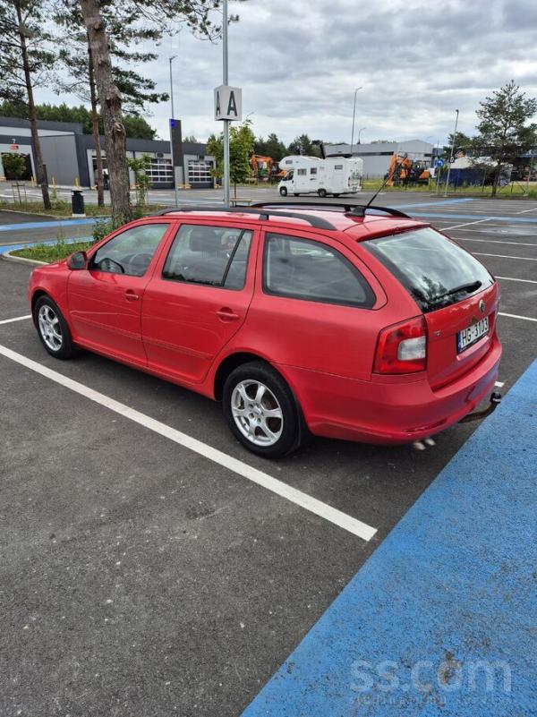 Sarkans Skoda Octavia 2008 Rīga, ar dzinēja tilpumu 2.00 L un nobraukumu 373 tūkst. km par 3500 €, foto 3 vietnē AUTOMOTO.COM.LV
