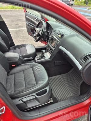 Red Skoda Octavia 2008 in Riga, with an engine capacity of 2.00 L and mileage of 373 thousand km for 3500 €, photo 9 on AUTOMOTO.COM.LV