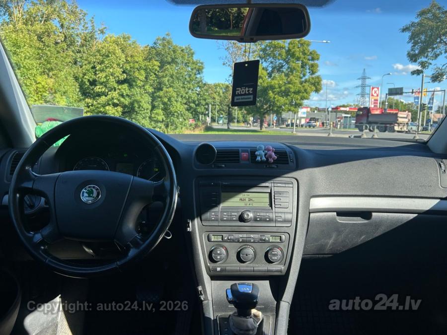 Sarkans Skoda Octavia 2008 Tallina, ar dzinēja tilpumu 2.00 L un nobraukumu 340 tūkst. km par 2599 €, foto 14 vietnē AUTOMOTO.COM.LV