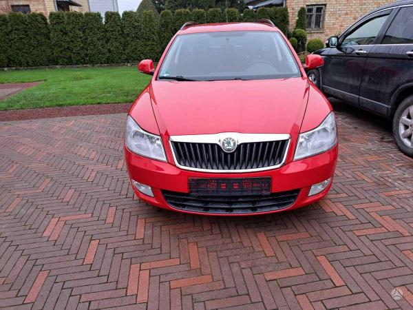 Red Skoda Octavia 2009 in Birzai, with an engine capacity of 1.39 L and mileage of 168 thousand km for 2600 €, photo 1 on AUTOMOTO.COM.LV