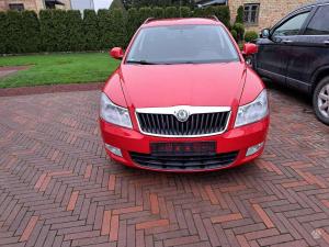 Red Skoda Octavia 2009 in Birzai, with an engine capacity of 1.39 L and mileage of 168 thousand km for 2600 €, photo  on AUTOMOTO.COM.LV