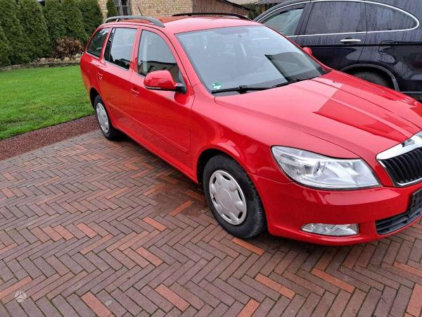Red Skoda Octavia 2009 in Birzai, with an engine capacity of 1.39 L and mileage of 168 thousand km for 2600 €, photo 2 on AUTOMOTO.COM.LV