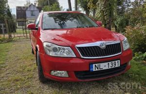 Red Skoda Octavia 2010 in Aizkraukle, with an engine capacity of 1.60 L and mileage of 214 thousand km for 3567 €, photo  on AUTOMOTO.COM.LV