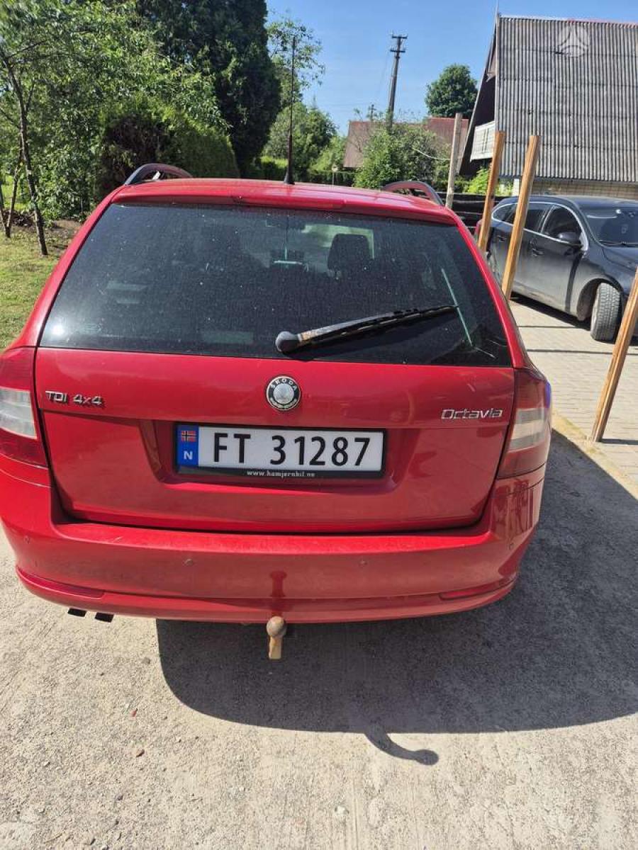 Sarkans Skoda Octavia 2010 Viļņa, ar dzinēja tilpumu 1.60 L un nobraukumu 355 tūkst. km par 2000 €, foto 4 vietnē AUTOMOTO.COM.LV