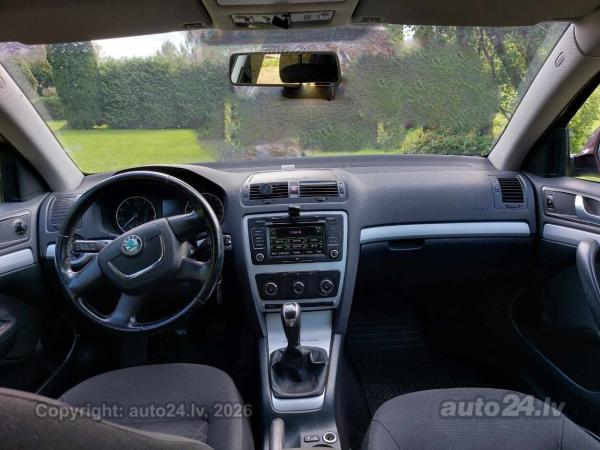 Red Skoda Octavia 2011 in Valga, with an engine capacity of 1.20 L and mileage of 217 thousand km for 3000 €, photo 5 on AUTOMOTO.COM.LV