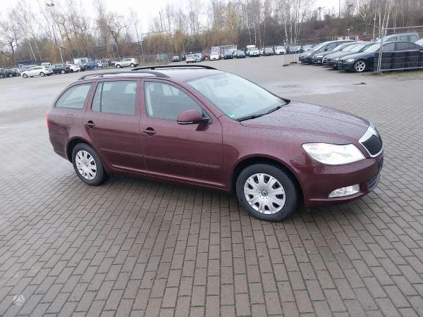 Red Skoda Octavia 2012 in Marijampole, with an engine capacity of 1.39 L and mileage of 236 thousand km for 3750 €, photo 2 on AUTOMOTO.COM.LV