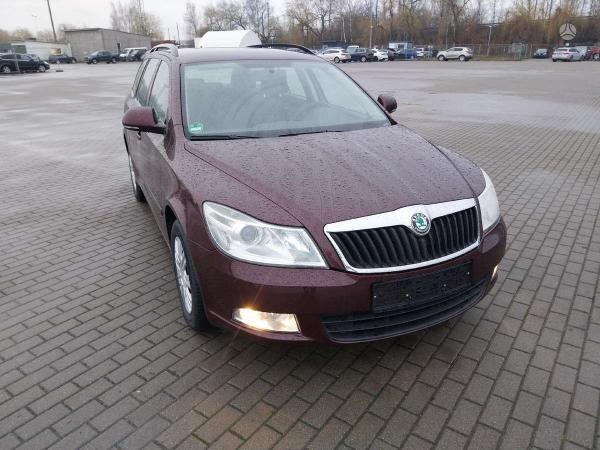 Red Skoda Octavia 2012 in Marijampole, with an engine capacity of 1.39 L and mileage of 237 thousand km for 3650 €, photo 1 on AUTOMOTO.COM.LV