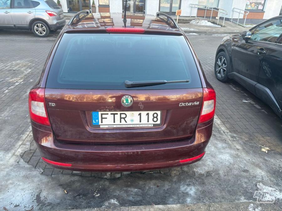 Red Skoda Octavia 2012 in Vilnius, with an engine capacity of 2.00 L and mileage of 165 thousand km for 4900 €, photo 7 on AUTOMOTO.COM.LV