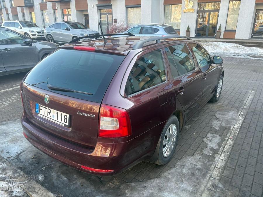 Red Skoda Octavia 2012 in Vilnius, with an engine capacity of 2.00 L and mileage of 165 thousand km for 4900 €, photo 12 on AUTOMOTO.COM.LV